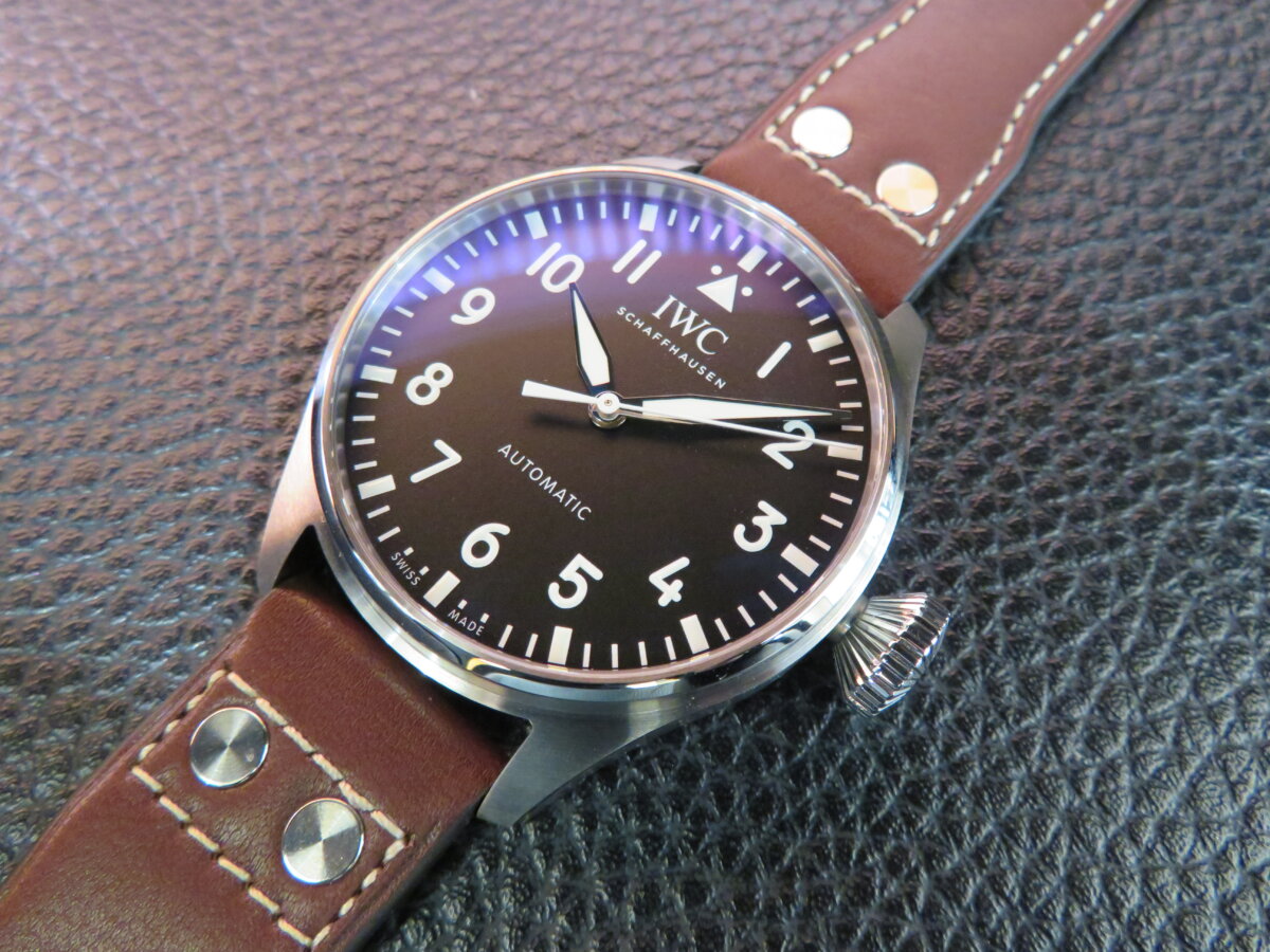 【IWC】新作！上品なミリタリーウオッチ「ビッグ・パイロット・ウォッチ 43」 ｜ oomiya 鹿児島店ブログ - 正規輸入時計専門店