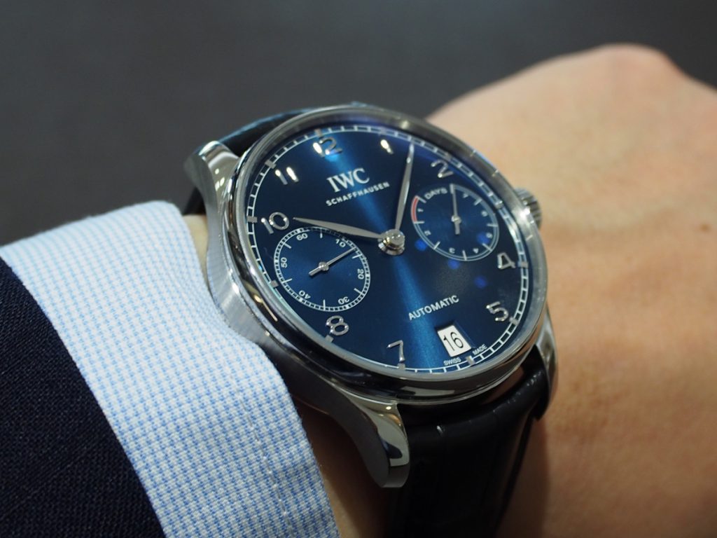 IWC 2025年新作モデル「インヂュニア・オートマティック 35」登場 サイズダウンだけでなく、シースルーバック仕様 ｜ oomiya 京都店ブログ - 正規輸入時計専門店