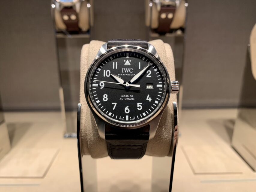 時計購入予算100万円の方に【IWC】「パイロット・ウォッチ・マーク 20」を強くおススメする理由 ｜ oomiya 京都店ブログ - 正規輸入時計専門店