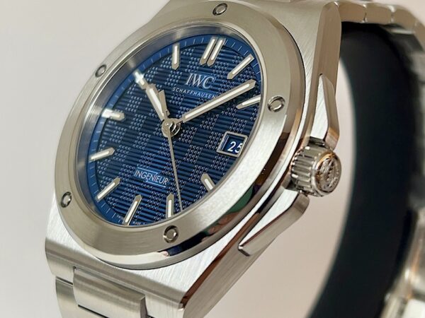 爽やかなブルーダイアルのラグスポウォッチ？？”インヂュニア・オートマティック 40”（IW328907）～IWC～ ｜ oomiya 心斎橋店ブログ - 正規輸入時計専門店