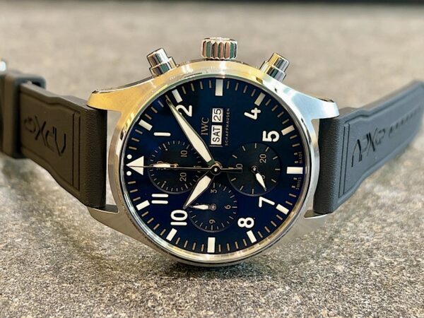 遂に本日より上映開始!! ブラッド・ピット主演映画『F1/エフワン』!!そこから誕生した パイロット・ウォッチ・クロノグラフ”APXGP”～IWC～ ｜ oomiya 心斎橋店ブログ - 正規 ...