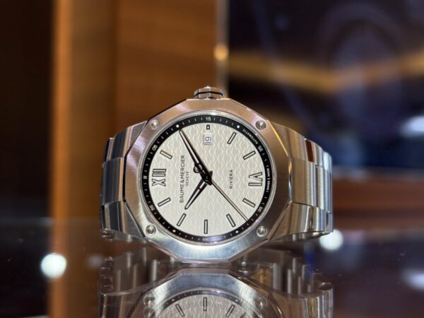 【ボーム＆メルシエ】ブラック×ホワイトの洗練。新作“リビエラ10829”の魅力 ｜ oomiya 心斎橋店ブログ